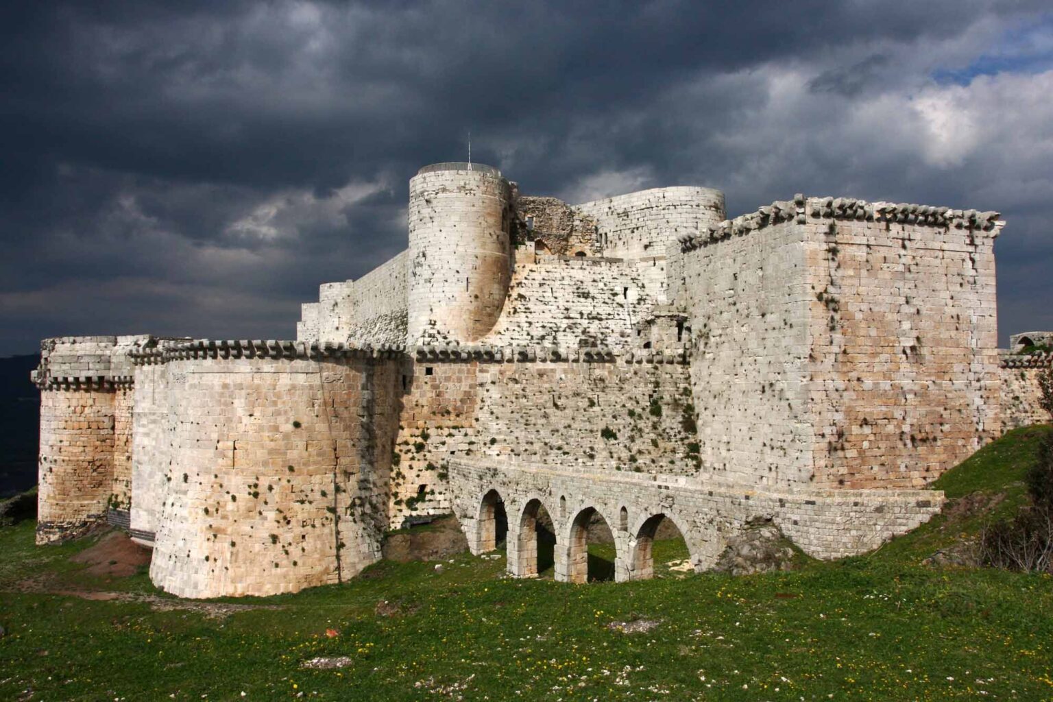 Krak des Chevaliers Syria: UNESCO Castle Visiting Guide