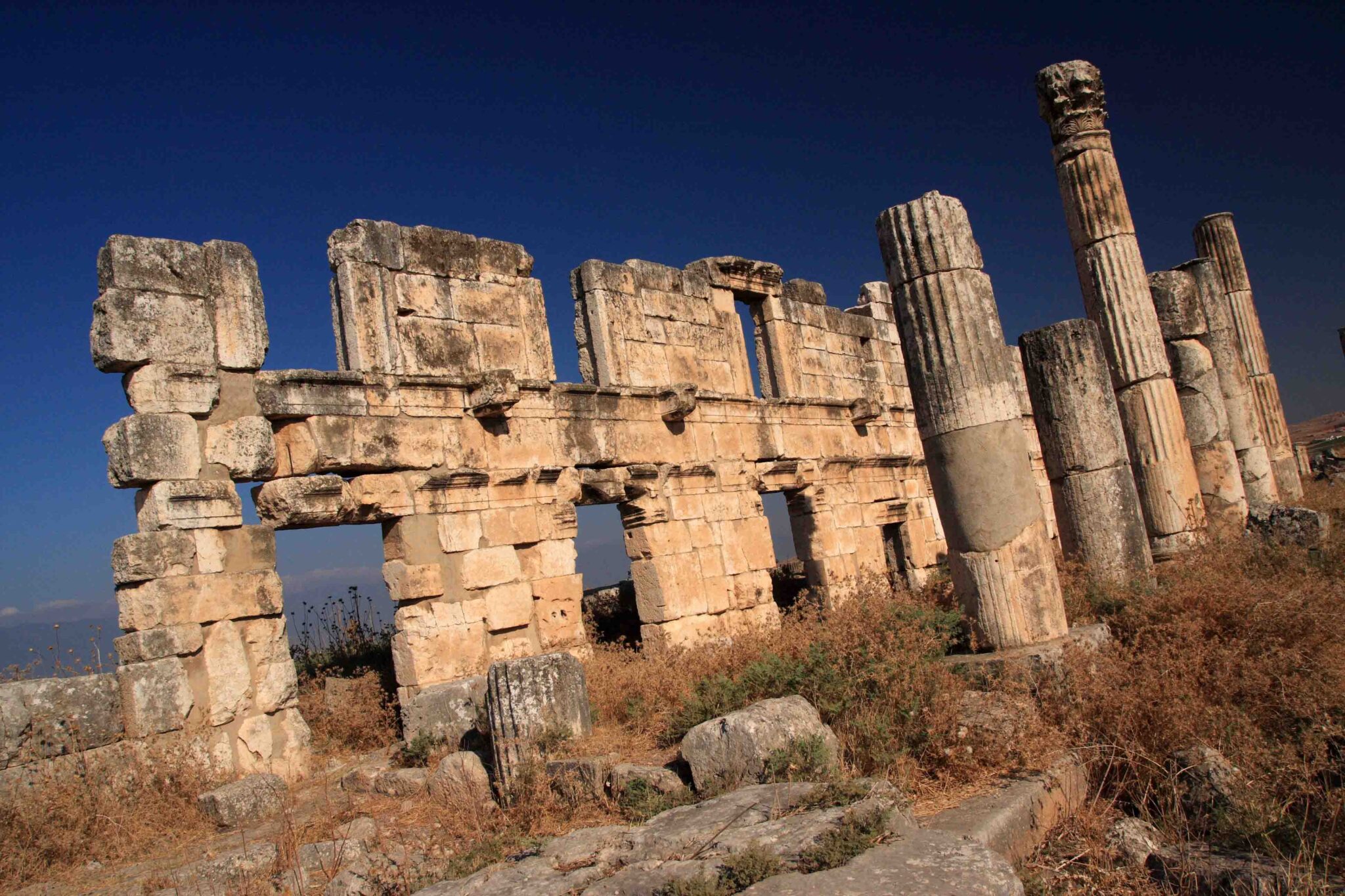 Apamea Syria: Visiting Guide to the Roman Ruins