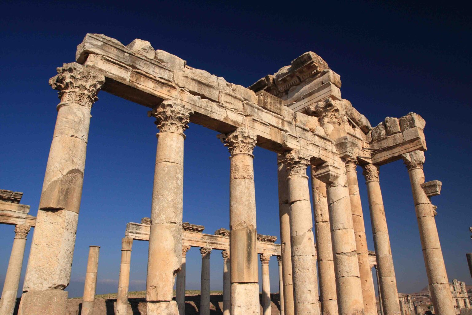 Apamea Syria: Visiting Guide to the Roman Ruins